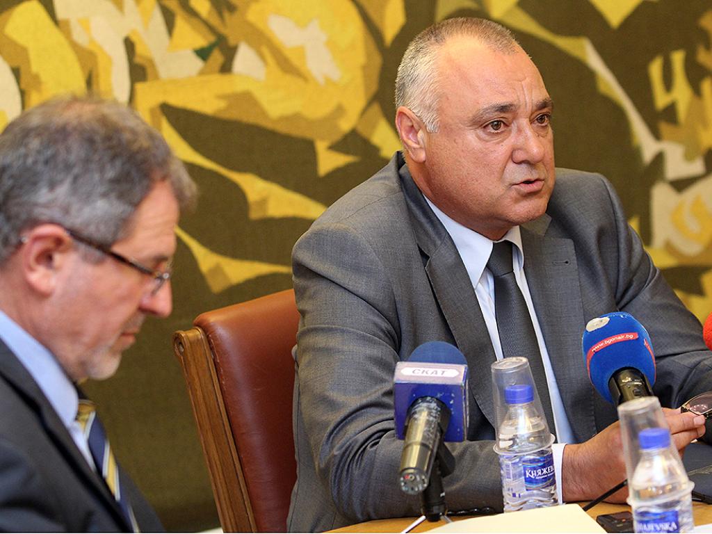 Депутати искат оставката на колега в комисия на НС заради апартамент ...