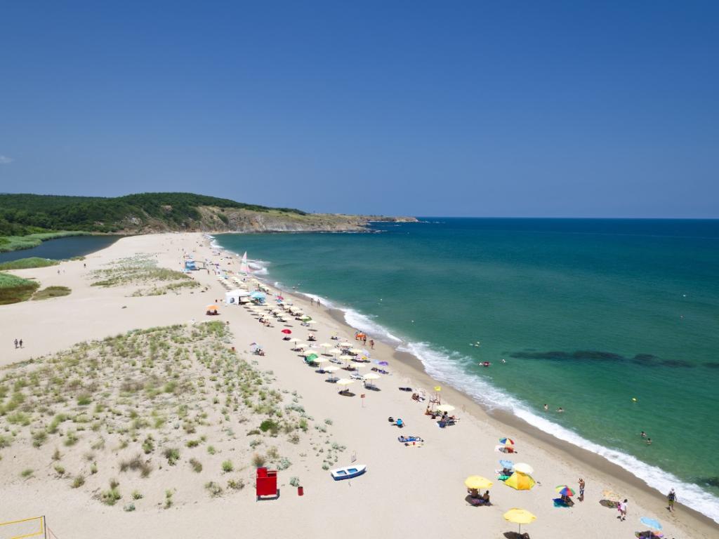 Приказното крайбрежие на Синеморец, заснето с дрон - Развлечения - Vesti.bg