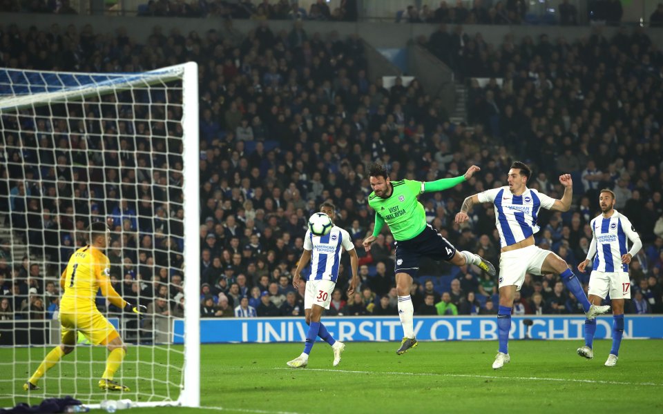 Кардиф завърза на тежък възел борбата за оцеляване в Премиър лийг ...