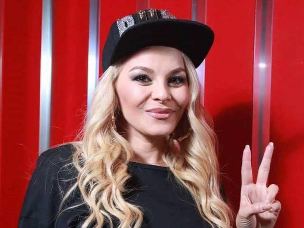 Певицата ДесиСлава е с коронавирус - Теми в развитие | Vesti.bg