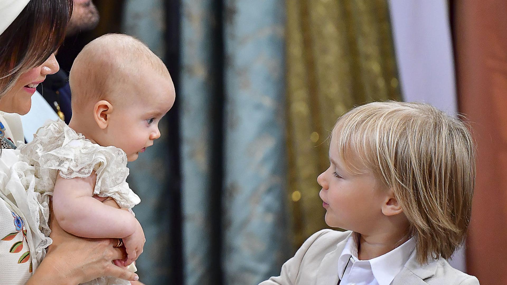 Принц Карл Филип и принцеса София кръстиха третия си син|Vesti.bg