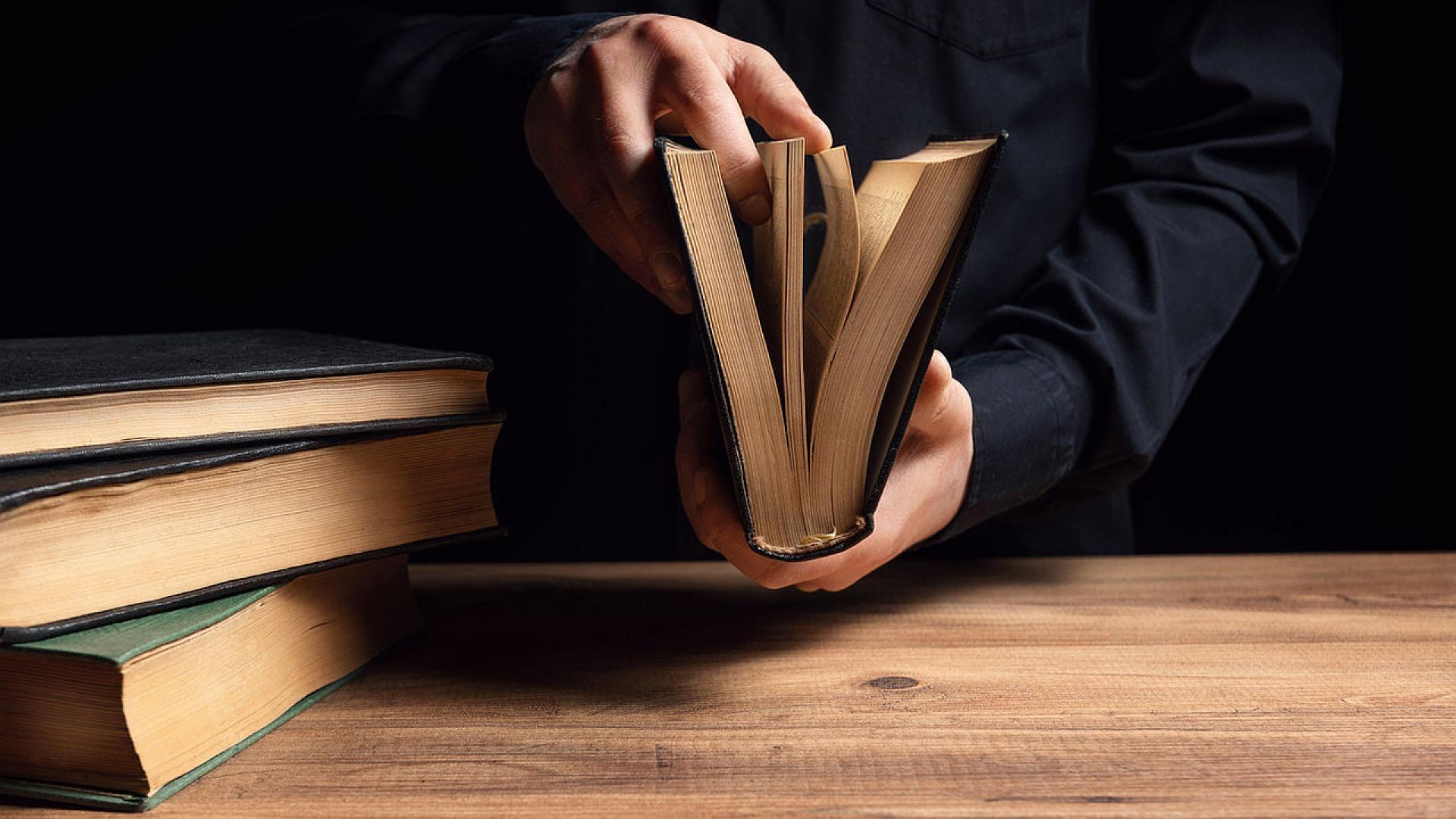 Отбелязваме Деня на народните будители, имен ден имат|Vesti.bg