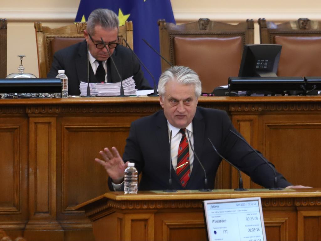 Нарушаване на реда в НС: Трима депутати бяха наказани за обиди ...