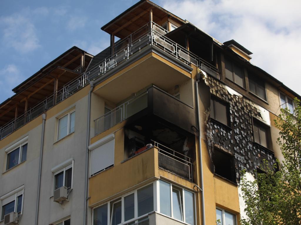 Пожар избухна в жилищен блок в София, има жертва (СНИМКИ/ВИДЕО ...