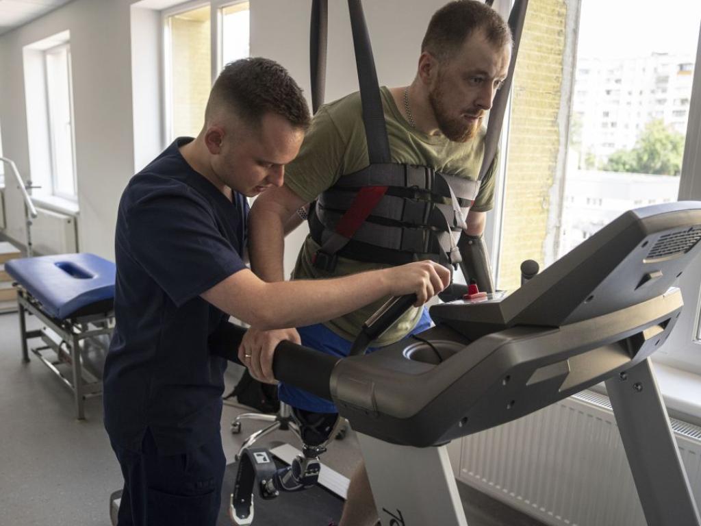 Над 20 000 души в Украйна са с ампутирани крайници - Свят - Vesti.bg