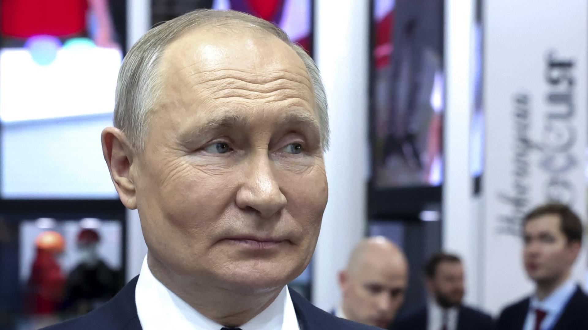 "Не може да спре войната, не може да спре репресиите“: Путин е по-силен ...