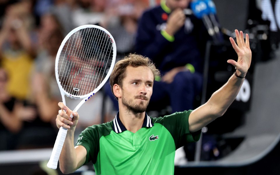 Медведев продължава напред на Australian Open след чиста победа над Оже ...