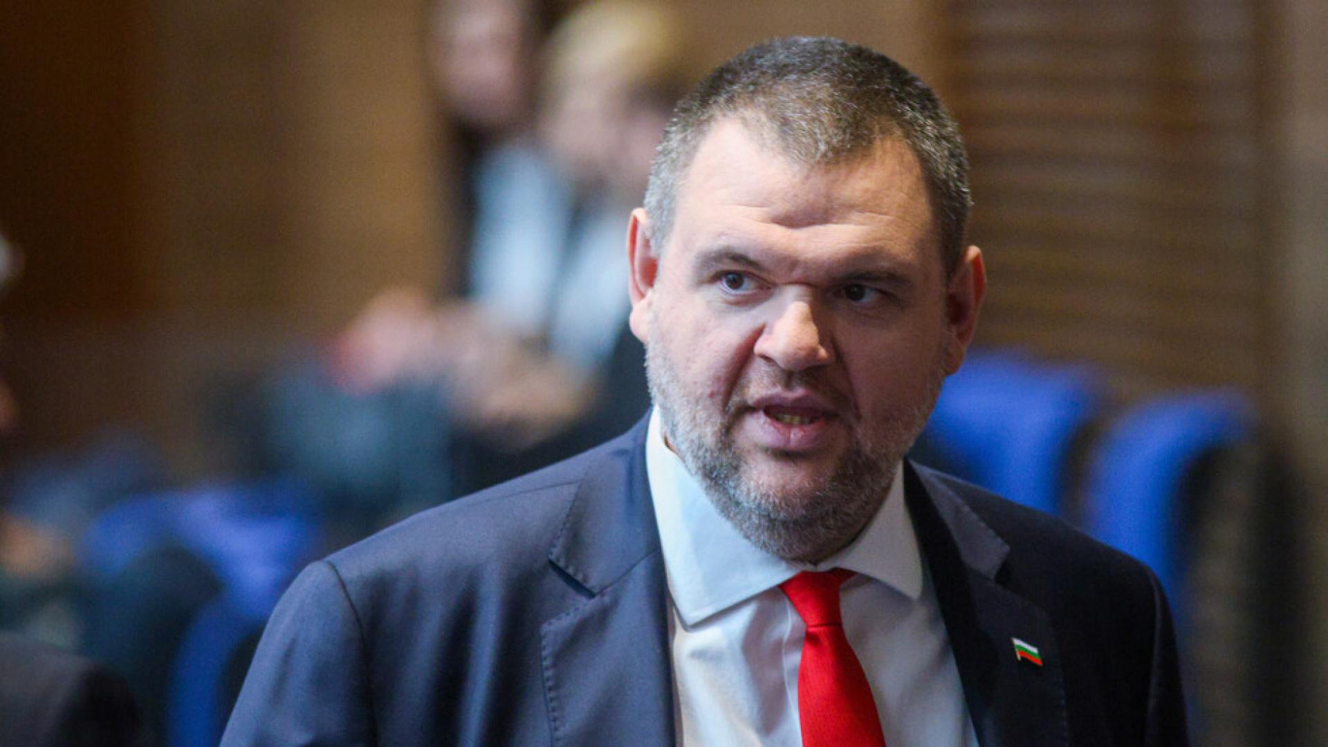 Пеевски: Пешки, топчета и играчки е редил само президентът Радев|Vesti.bg