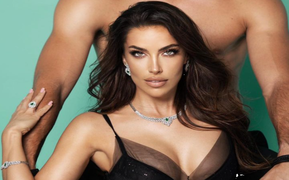 Сексапилна и изящна: няма кой да й откаже интервю | Gong.bg