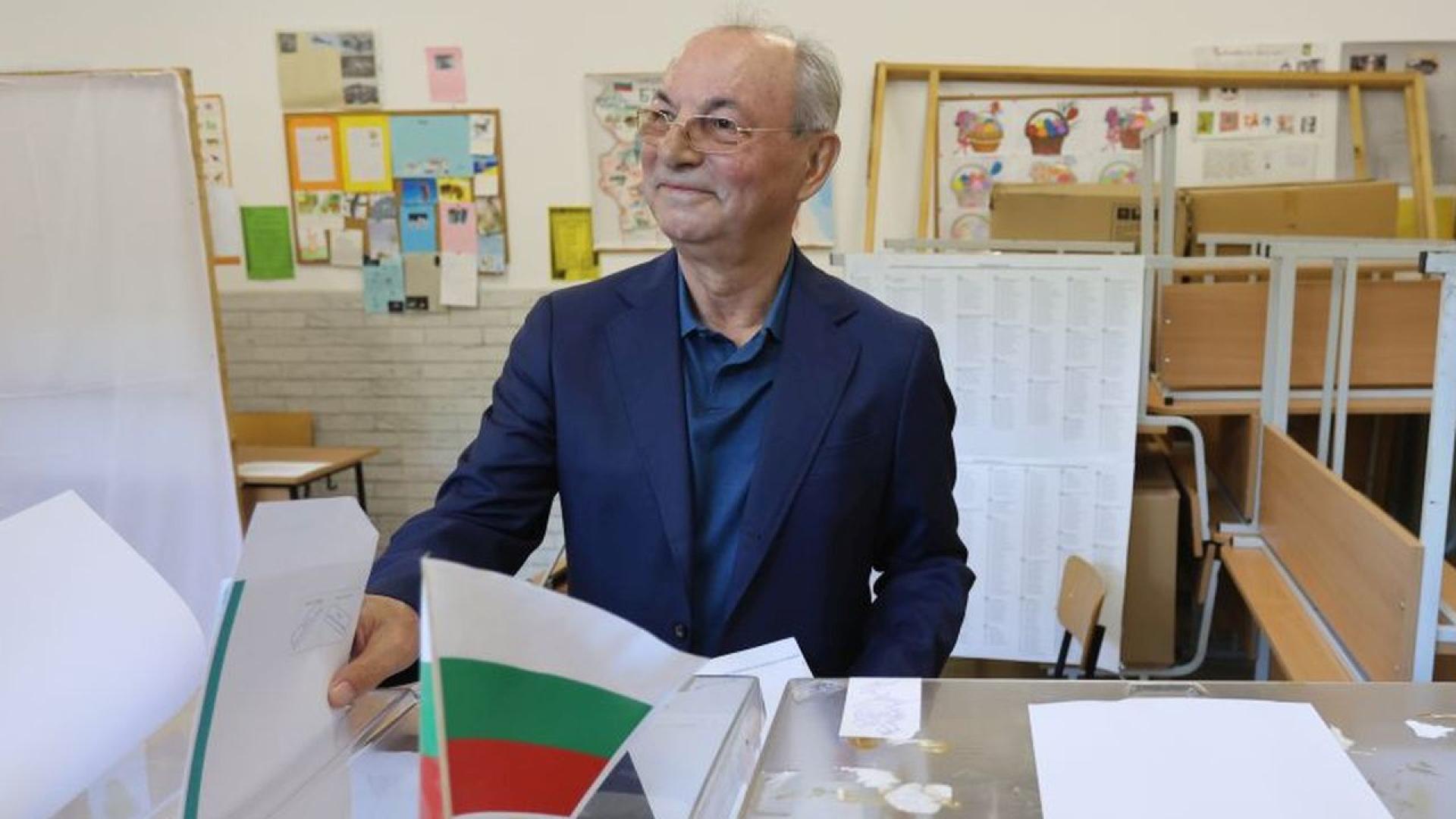 Ахмед Доган упражни правото си на глас (СНИМКИ)|Vesti.bg