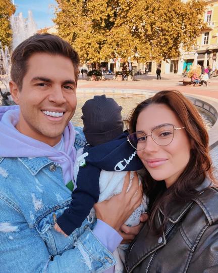 Иво Аръков, Габриела и сина им Тео - Фото галерии - Edna.bg