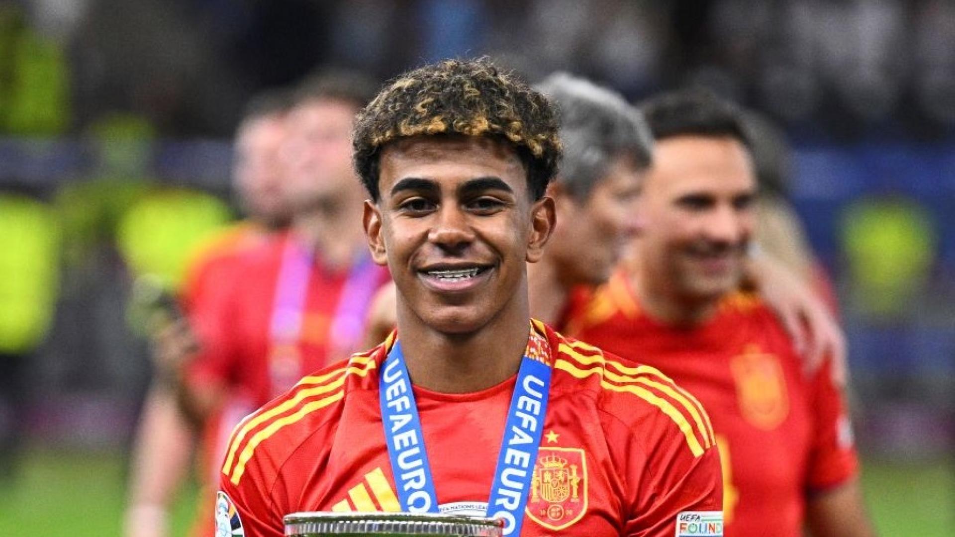 Намушкаха бащата на младия испански футболист Ламин Ямал (ВИДЕО)|Vesti.bg