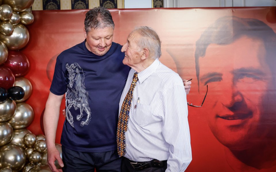 ЦСКА и Любо Пенев разчувстваха Стратега на 80-годишнината му (видео ...