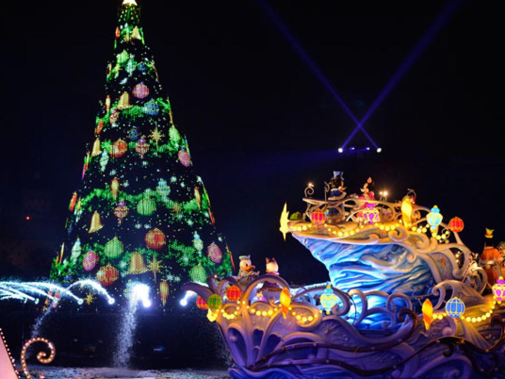 Кадифе, коприна и много злато за Коледа и Нова година - Развлечения ...